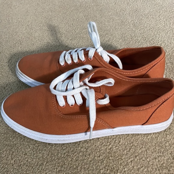 Universal Thread | Shoes | Universal Thread Sneakers Size 7 | Poshmark